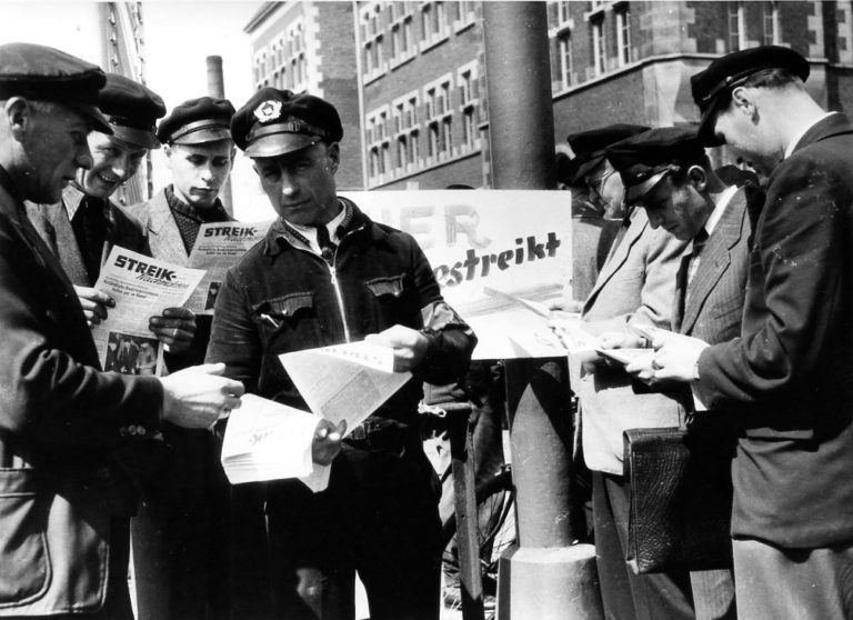 Erst Demontage, dann auf zu neuen Ufern - WK | Geschichte